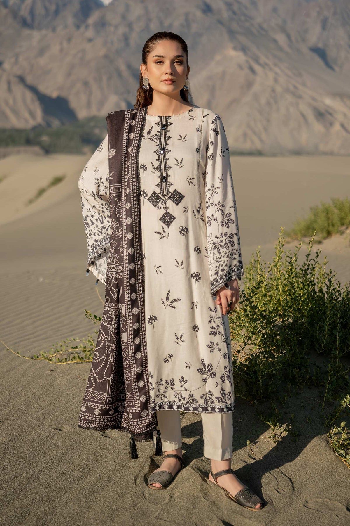 Design 7A - Maria B M Basic Winter Stitched – Janan